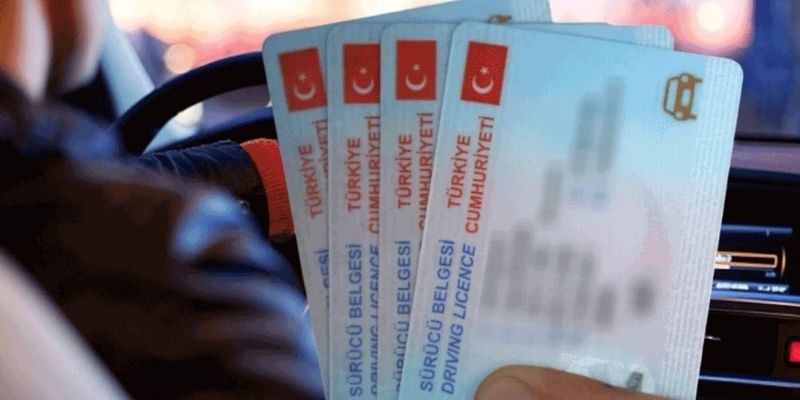 Eski tip ehliyet yenileme süresi uzatıldı - Türkiye'de İş Dünyası